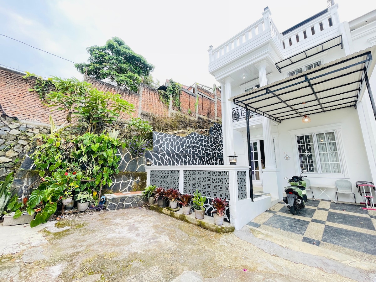 Villa Galink 3 bedroom pool sharing - Houses for Rent in Cipanas, West ...