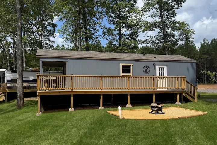 Deluxe Cabin On Pond Sleeps 4 ~Wi-fi ~Smart Tv~pet - Louisiana