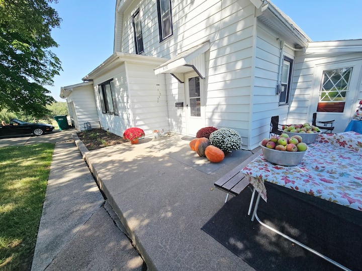 Grandma's Roost - Lake Icaria, IA