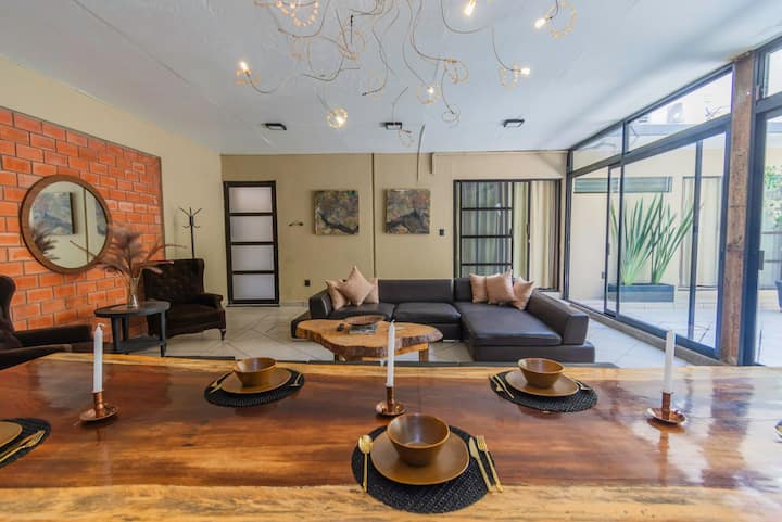 Hermosa Y Amplia Casa Con Cochera En Residencial - Oaxaca