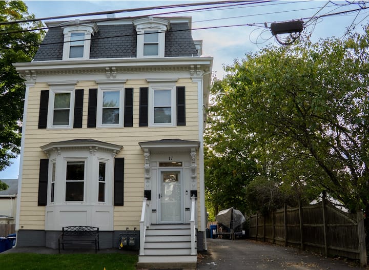 Commuter’s Retreat - Salem & Boston Junction - Wakefield, MA