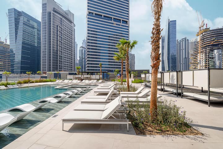 20th Floor Luxury Canal View Studio - Dubai