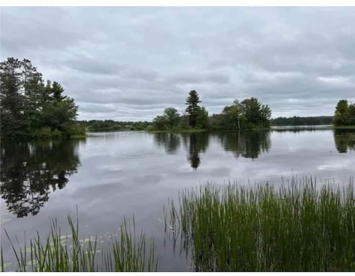 Pine Tree Lodge On Lake Hayward - Hayward, WI