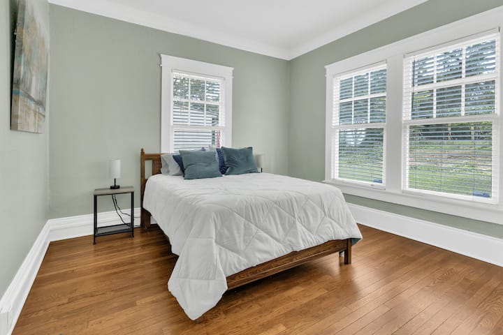 Peaceful Downtown Bungalow - Spartanburg, SC