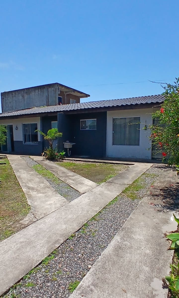 Casa Familiar Próximo Ao Centro - Guaratuba