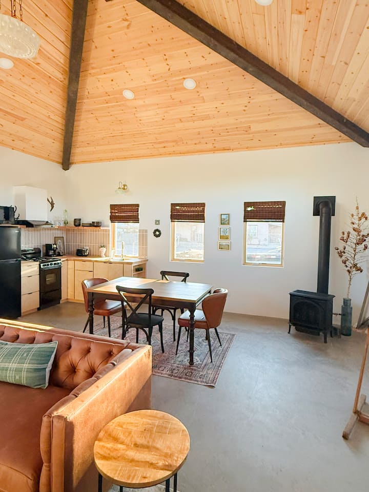 Cactus Flower - Cozy West Texas Retreat - Marfa