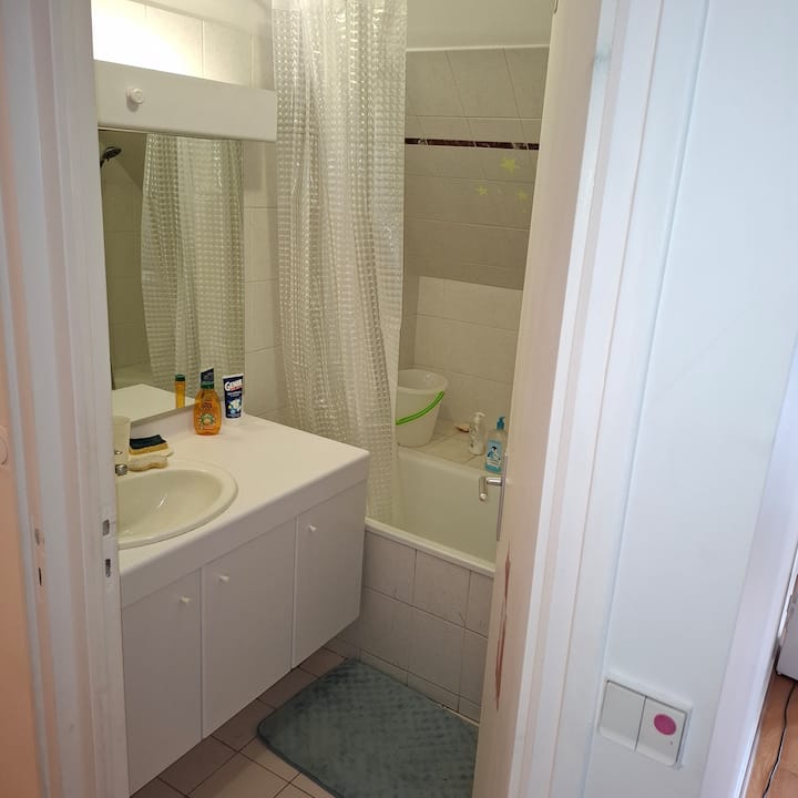 Chambre Avec Salle De Bain - Bougival