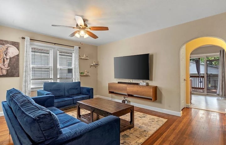 Cozy Home W/ Porch & Garage In Springfield - Springfield, IL