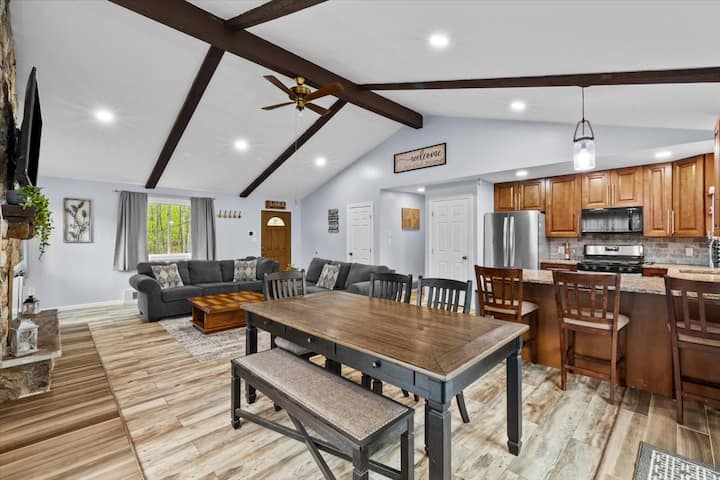 Private 3 Bed 3 Bath Poconos Retreat - 莫斯科