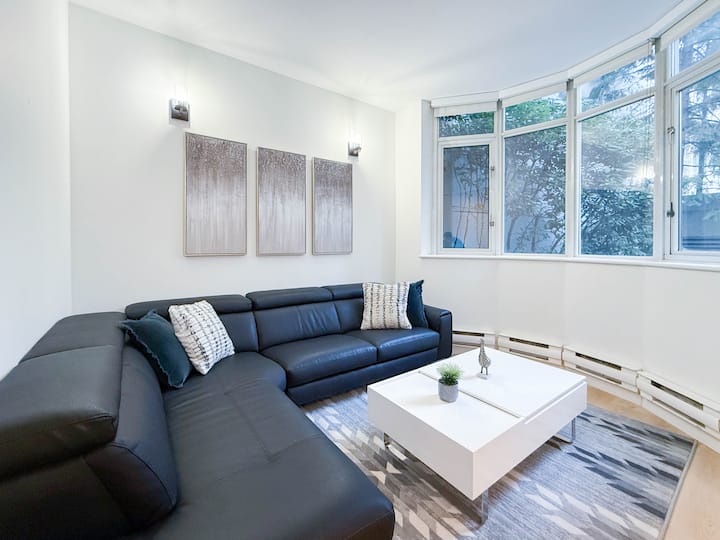 Modern 2-level 3br 2.5ba Townhome In Coal Harbour - Canada