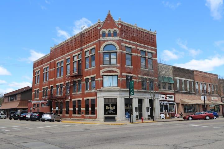 Downtown Waupaca Apartment - Waupaca, WI