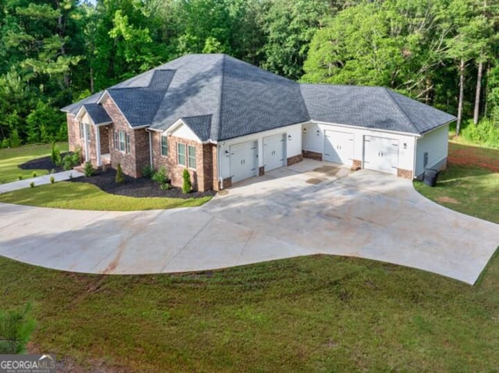 Luxury New Build With 5 Bedrooms. - Covington, GA