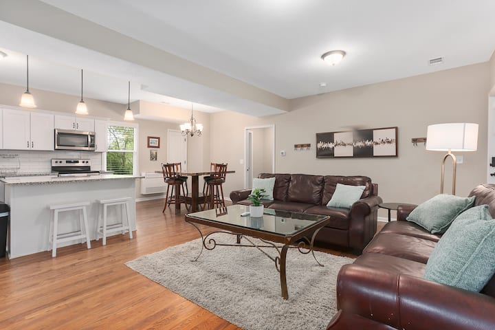 The Cozy Canary - Kansas City, MO