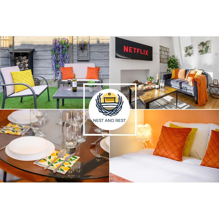 Metrolink Steps Away • Fast City & Airport Links - Altrincham