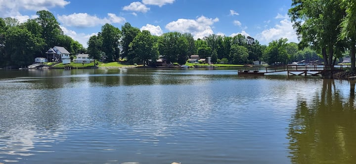 Charming Lakefront Retreat - Lexington, NC