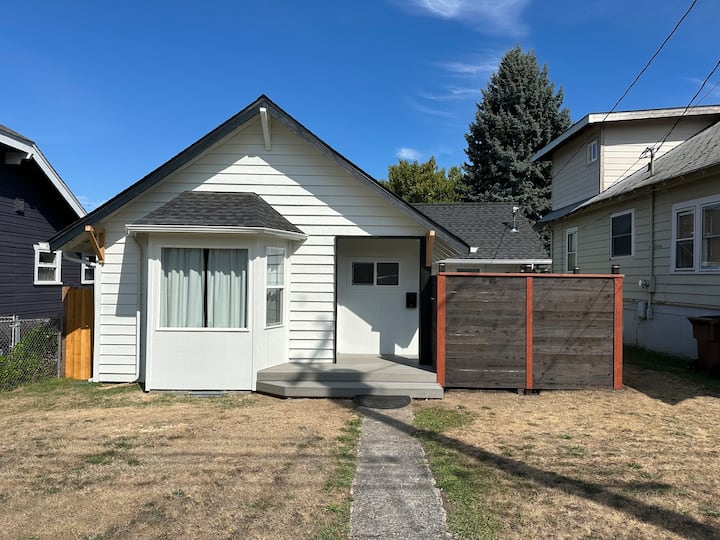 Proctor District Cabin North End Tacoma - Tacoma, WA