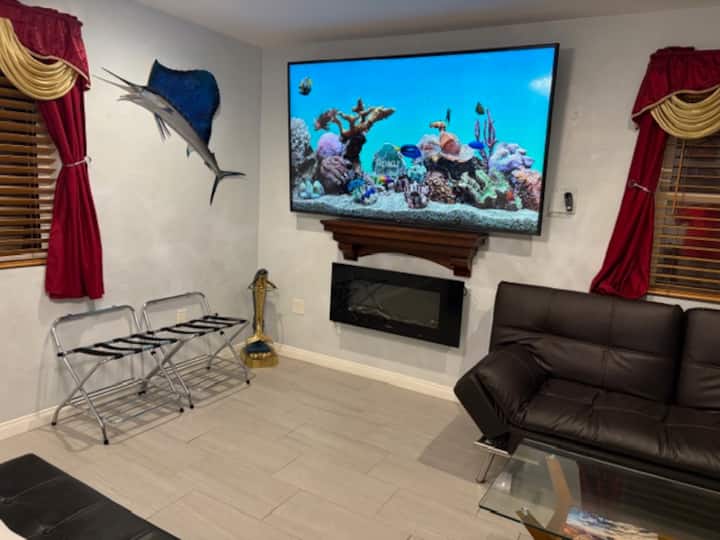 La Jolla Beach Suite (King Bed) - San Diego, CA