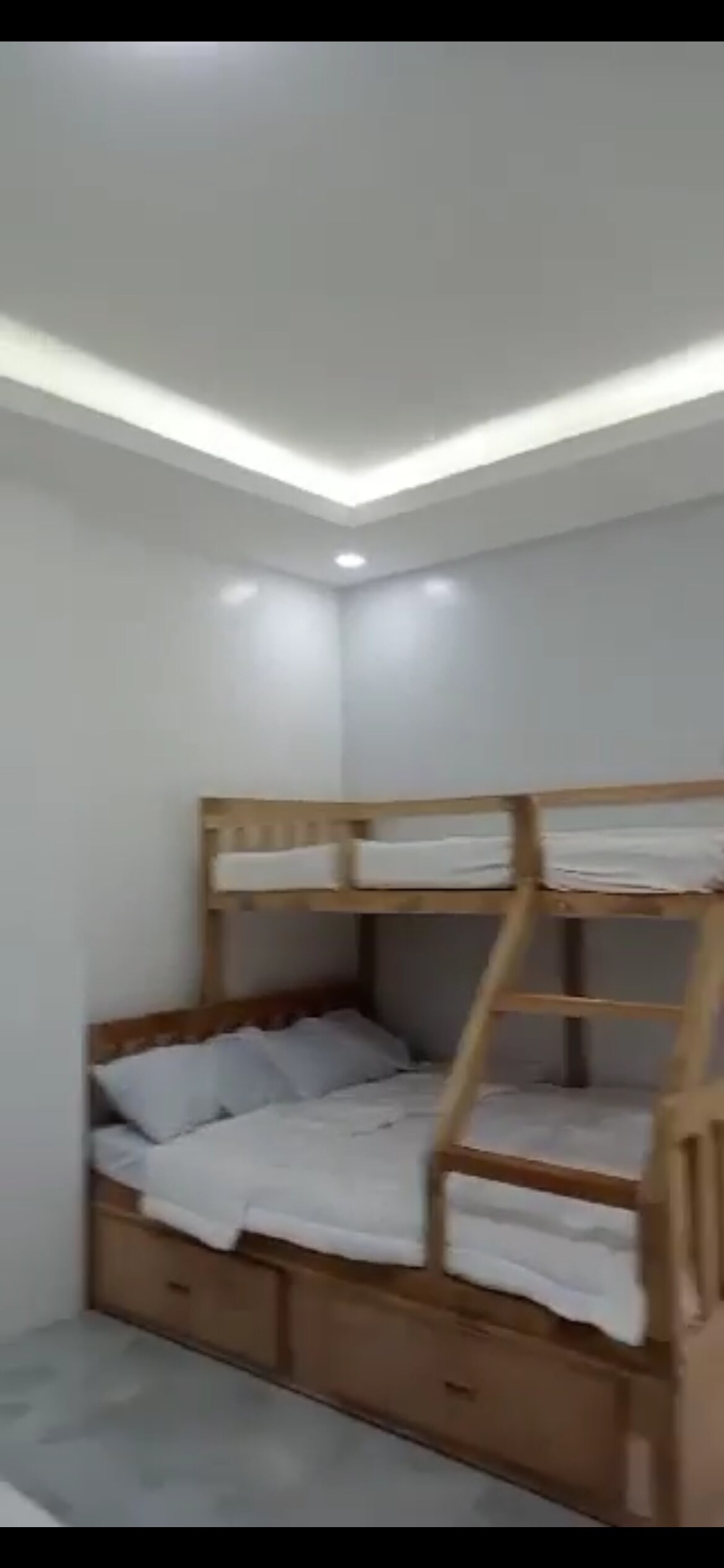 Chambre Frenlhy Beach Resort. 1 lit queen size 1 lit superposé ...
