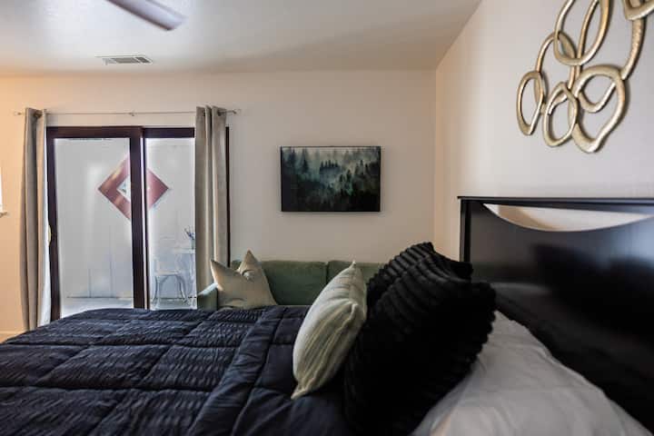Visalia Private Studio Close To Sequoia - Visalia, CA