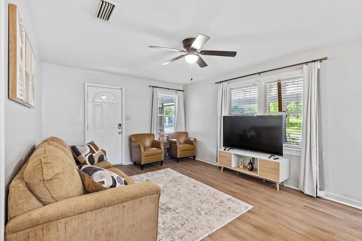 Cozy Modern Hideaway | Near Uf & Downtown - Gainesville, FL