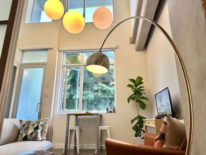 Saint Lavish - Los Angeles, CA