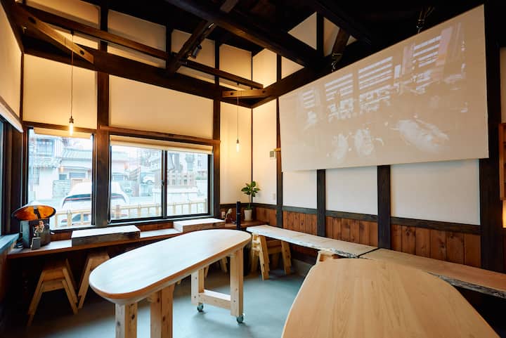 【鹽竈神社まで徒歩30秒】元カフェのお洒落な一棟貸し宿｜贅沢な専用ラウンジ - Sendai