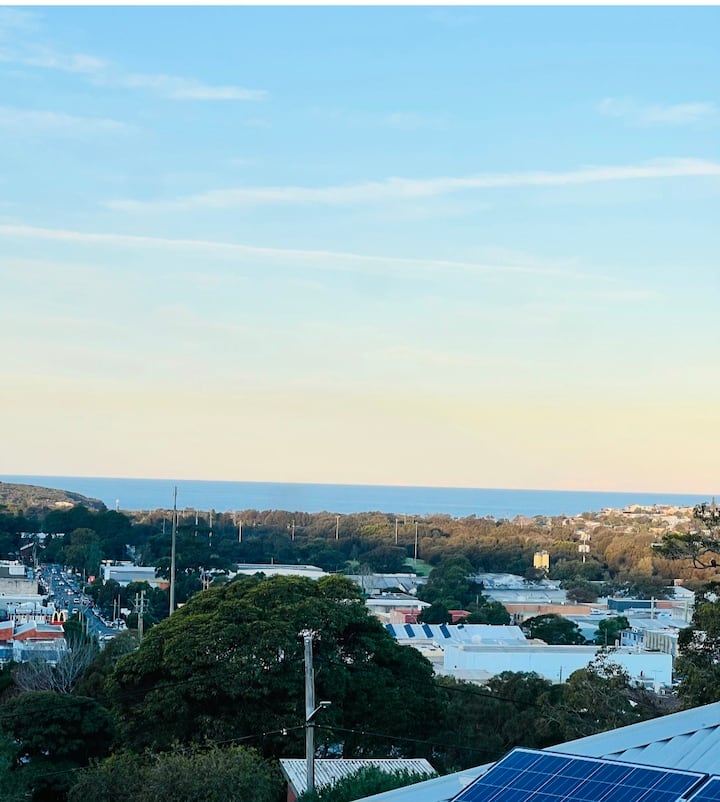Large 5 Bedroom Family Home With Ocean Views - Manly