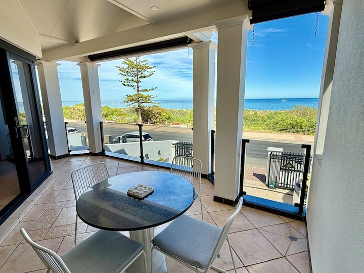 Seascape | Brighton Beachfront Retreat - Adelaide