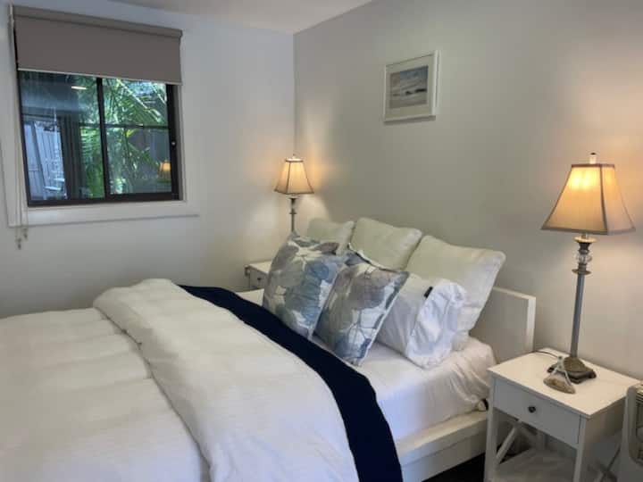 Salty Kisses: Private Studio Walk To Beach & Lake - Narrabeen