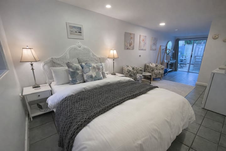 Salty Kisses: Private Studio Walk To Beach & Lake - Narrabeen