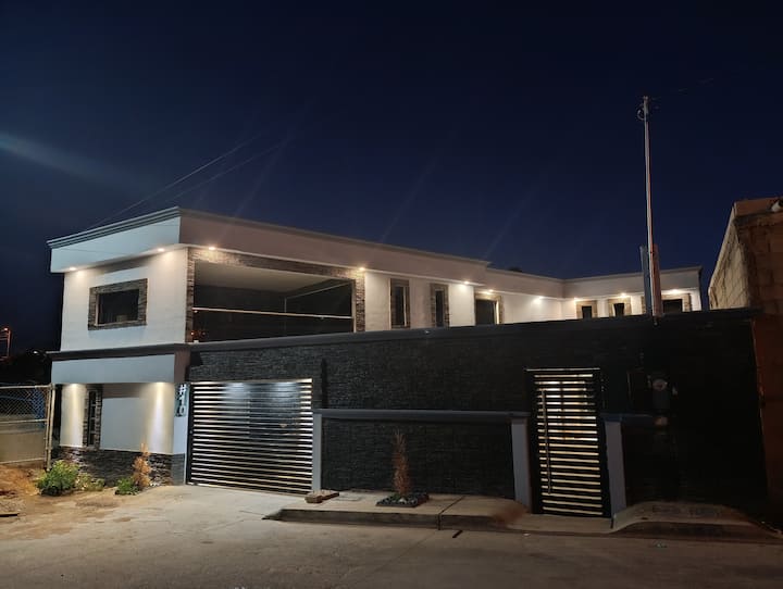 Casa Moderna En Colonia Las Torres - Nogales, AZ