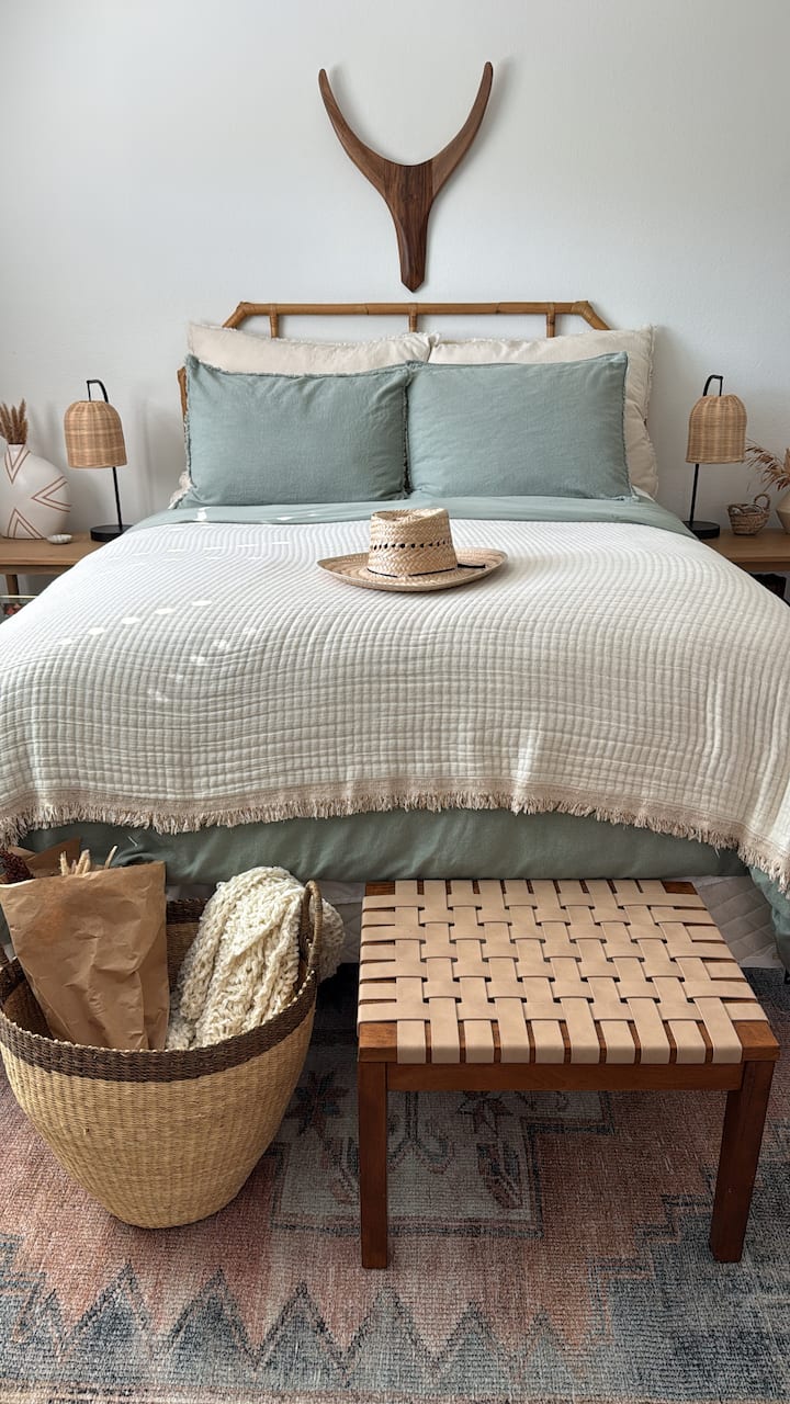 Cozy Coastal Escape | Sand | Surf | Sun | Parking - Manhattan Beach, CA