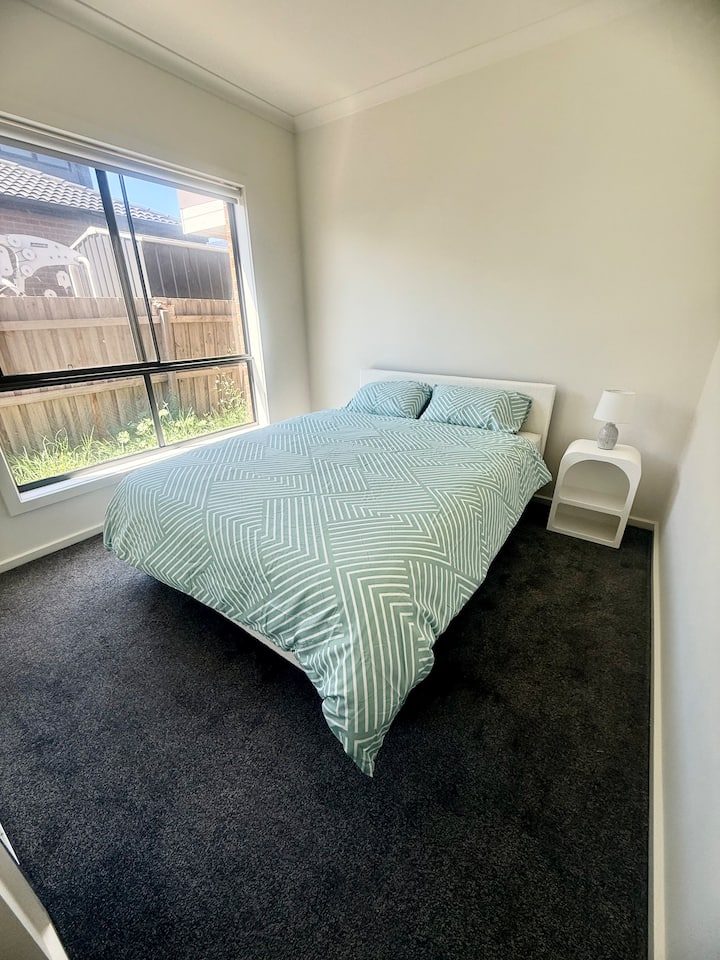 Furnished Room For Rent In Wyndham Vale - Werribee