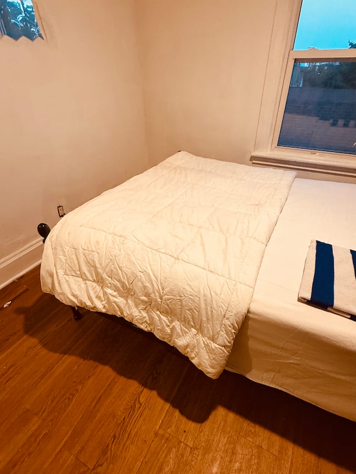Upstairs Room - Hamilton