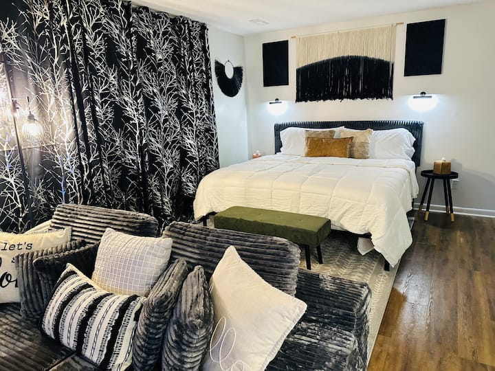 Elegant Deluxxe Suite | Relax & Recharge - Huntsville, AL