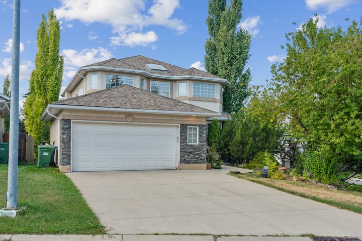 Unique Home In Calgary - Chestermere