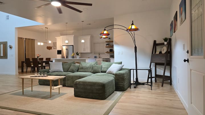 Entire 4br 3bath Home | Downtown Ba, Ev Charger - Broken Arrow, OK