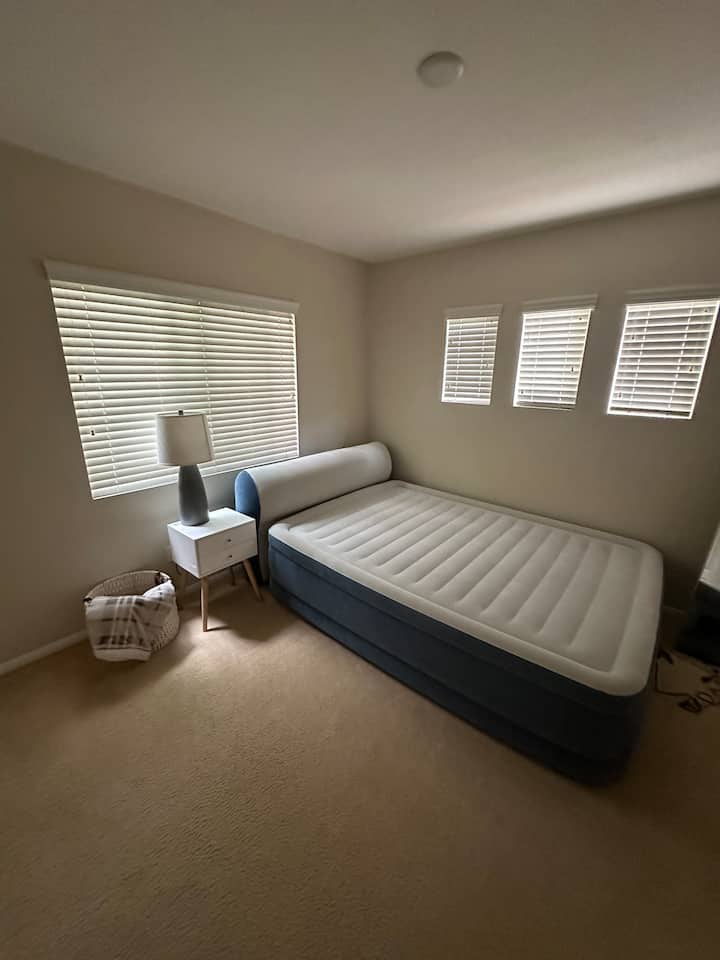 Well-maintained Home In The Harveston Neighborhood - Temecula, CA