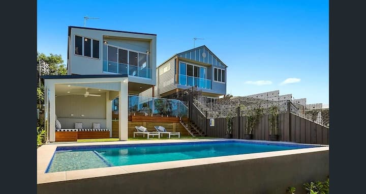Luxury Burleigh Coastal Getaway - Coolangatta