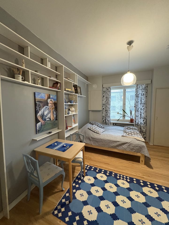 Pieni City-asunto Metroaseman Vieressä - Helsinki