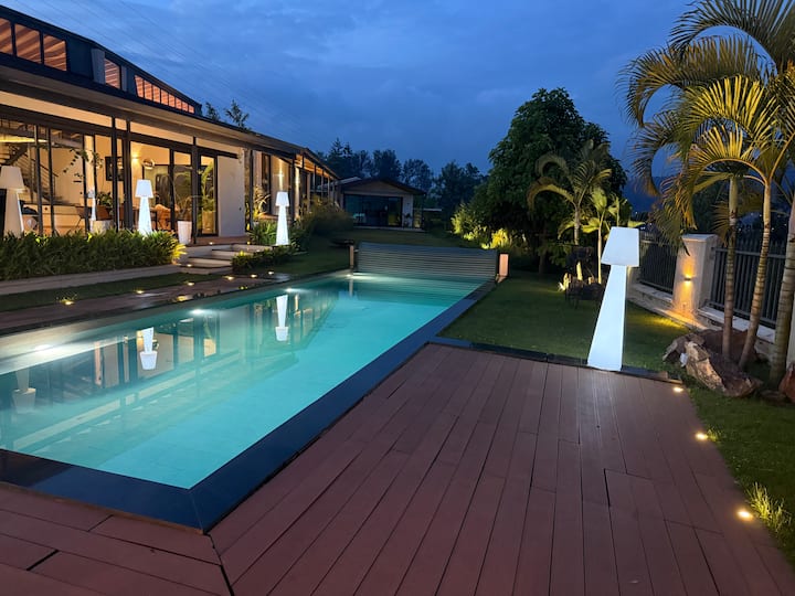 Villa Vh
4 Bedroom Villa With Heated Swimming Pool - Rwanda
