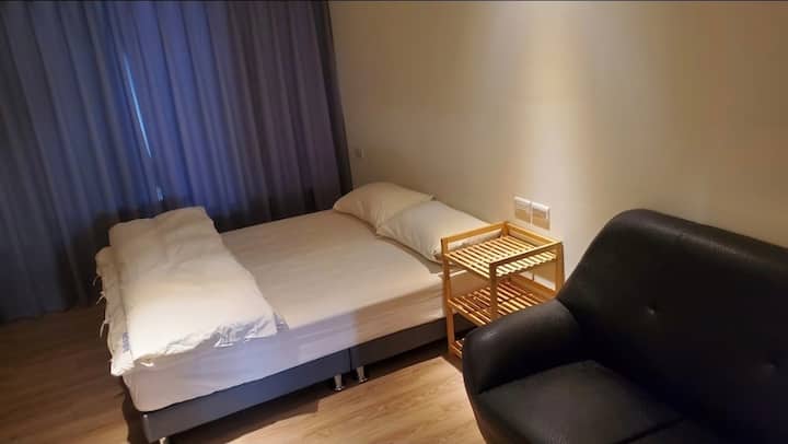 J》大落地窗/套房/專用衛浴/電梯/大工作桌 /捷運步行五分/捷運前金站O4 - 高雄市