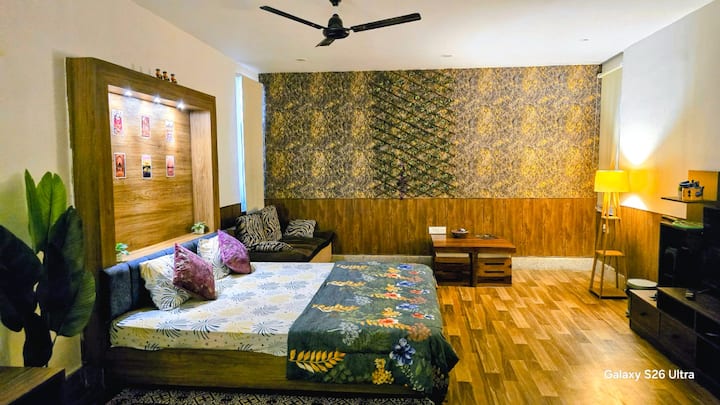Central Family Luxury Stay | Entire First Floor - Varanasi