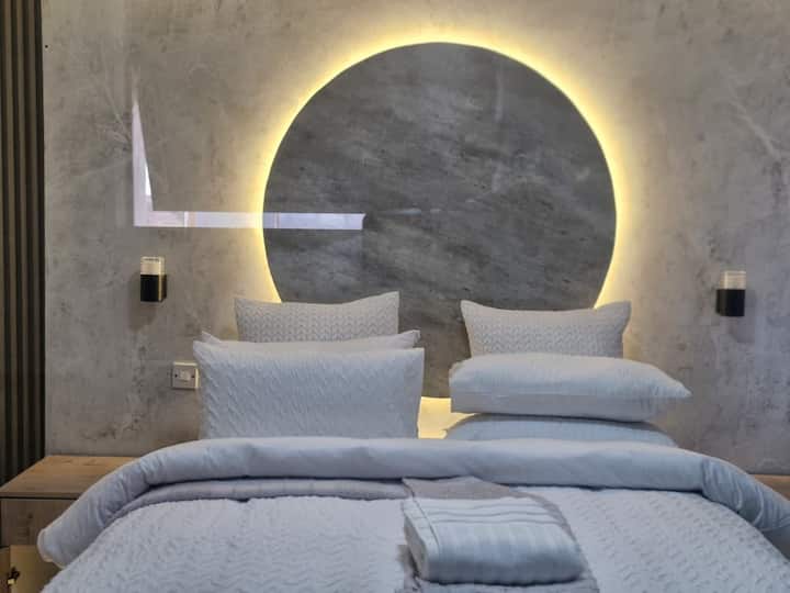 Modern Stylish 2-bedroom Apartment - Botswana