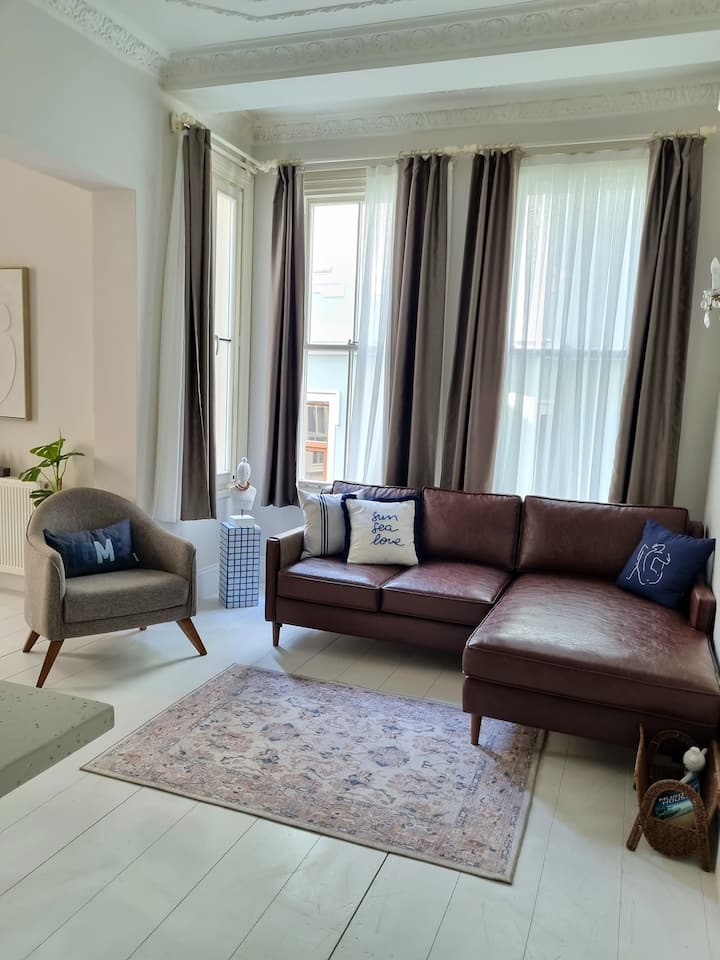 Galatanın Kalbinde 2+1 Tarihi Daire - İstanbul