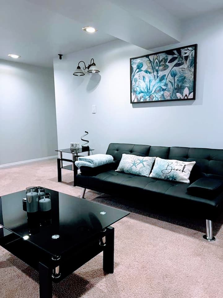 Cozy Lower Level In Midtown | Central 2 Everything - Wauwatosa, WI