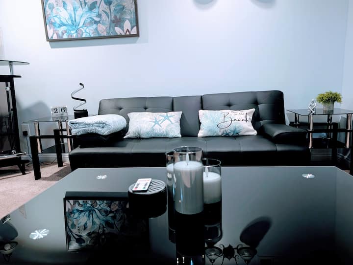 Cozy Lower Level In Midtown | Central 2 Everything - Milwaukee