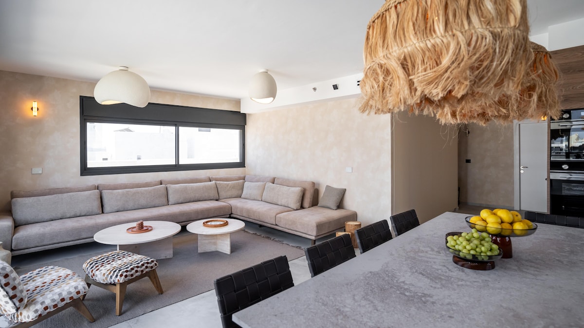 Penthouse | 2nd Line to Sea | 2 Terraces - Apartments for Rent in Bat ...