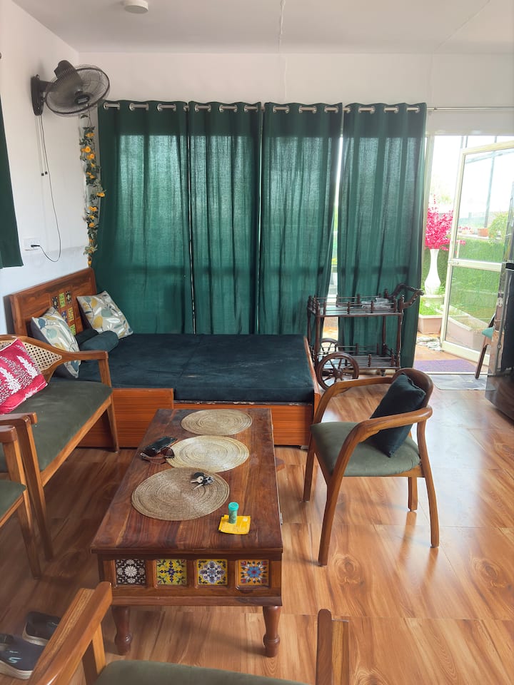 Tropical Green Home Stay At Jangpura Top Floor - New Delhi