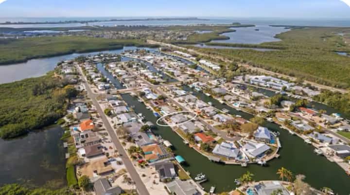 Waterfront 4 Bedroom House 2 Miles From The Beach - Bradenton, FL